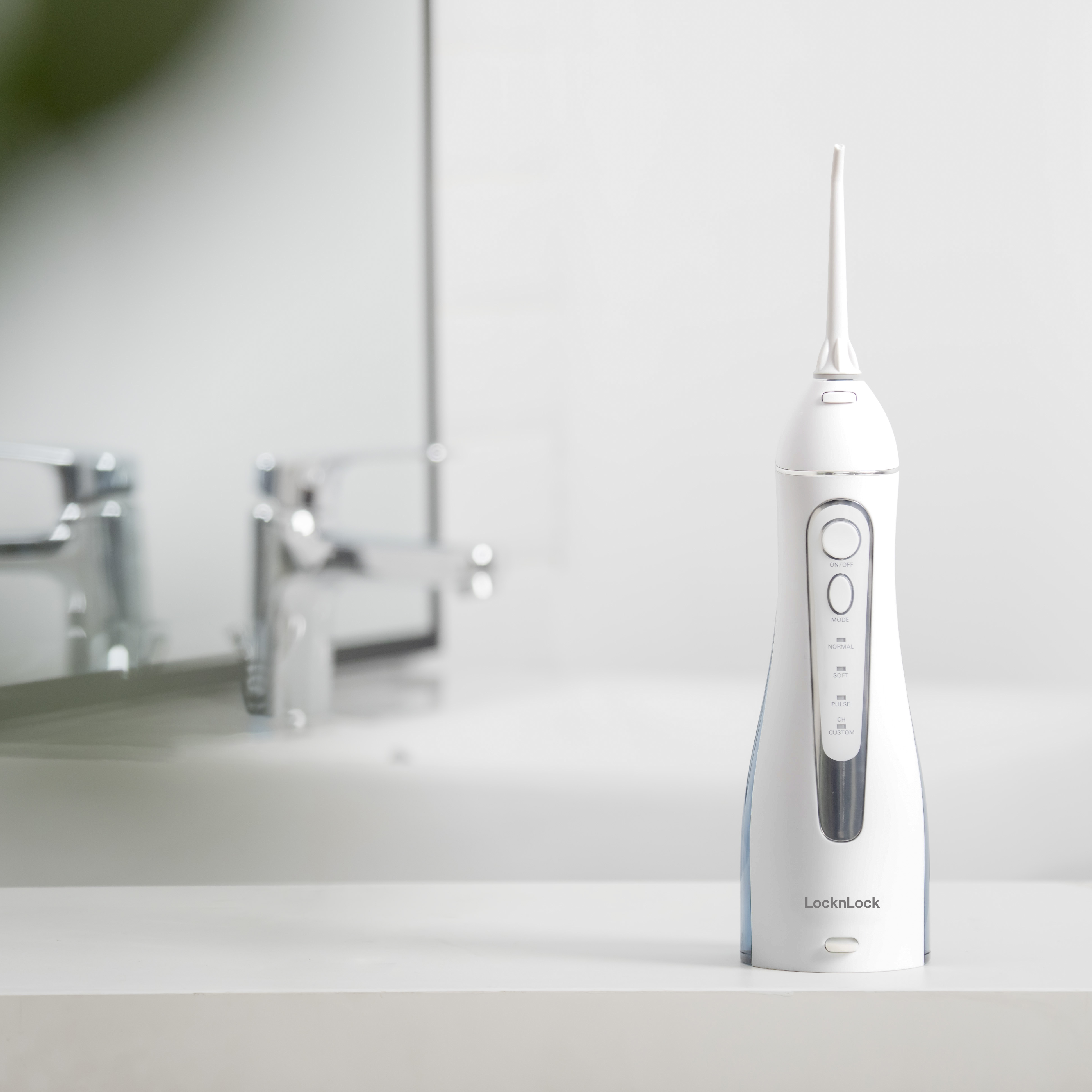 Máy Tăm Nước Không Dây LocknLock Cordless Oral Irrigator, 200ml - Màu ...